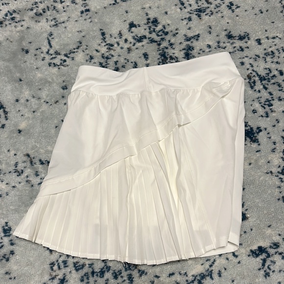 HALARA | Skirts | Brand New Halara White Tennis Skirt | Poshmark